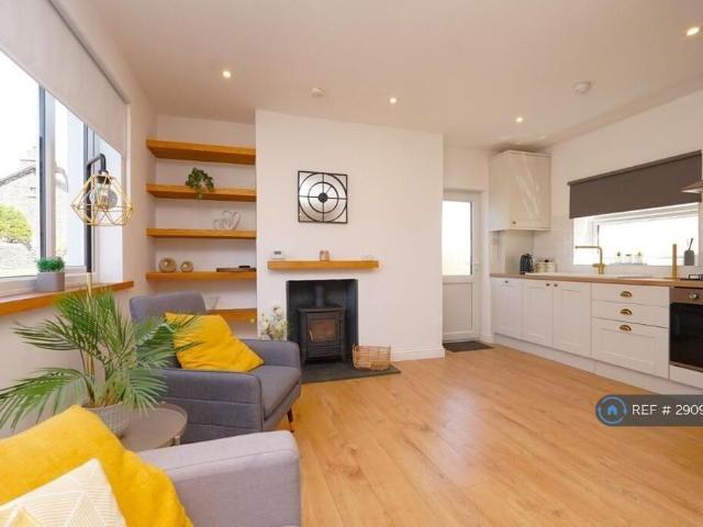 2 bedroom semi detached house to rent