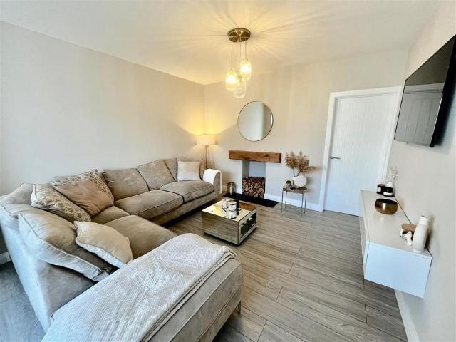 2 bedroom semi detached house to rent