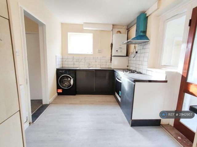 2 bedroom semi detached house to rent