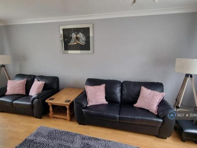 2 bedroom semi detached house to rent