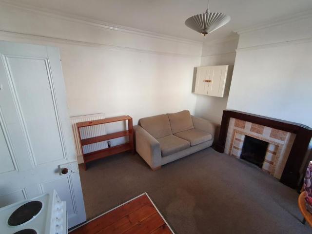 2 bedroom semi detached house to rent
