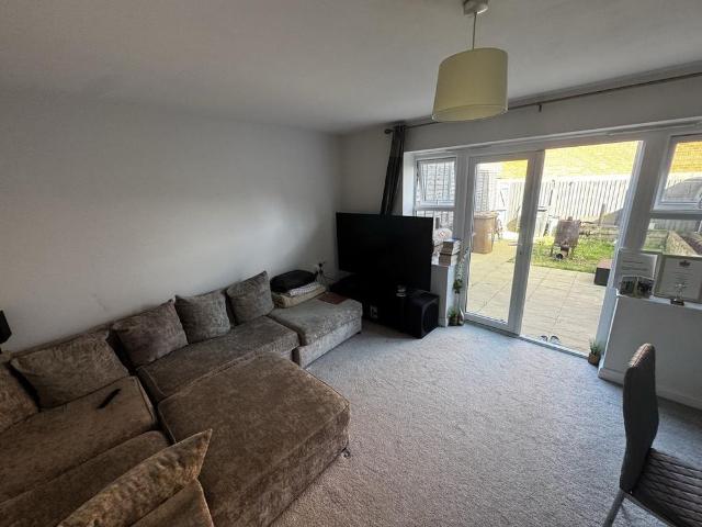 2 bedroom semi detached house to rent