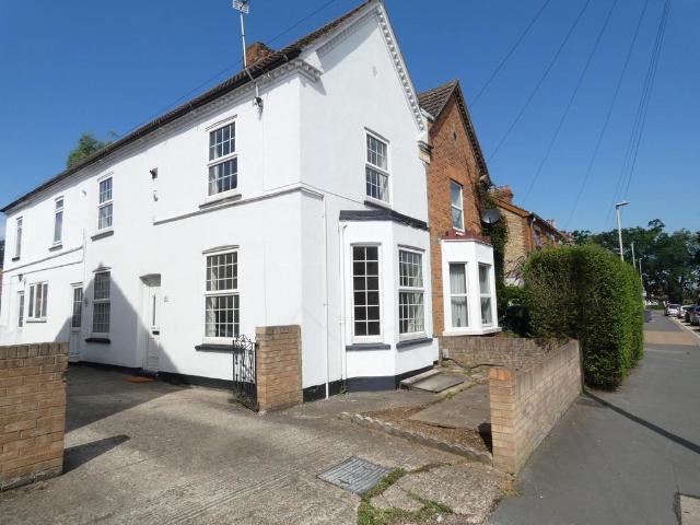 2 bedroom semi detached house to rent