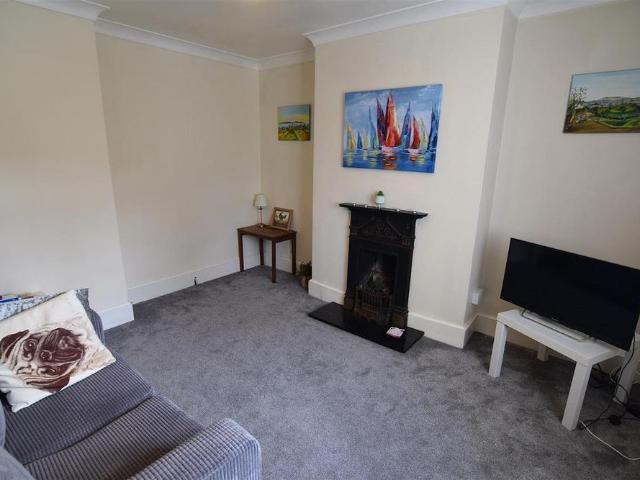 2 bedroom semi detached house to rent