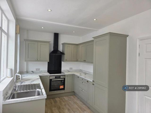 2 bedroom semi detached house to rent