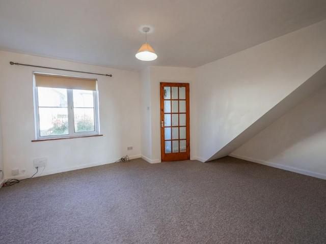 2 bedroom semi detached house to rent