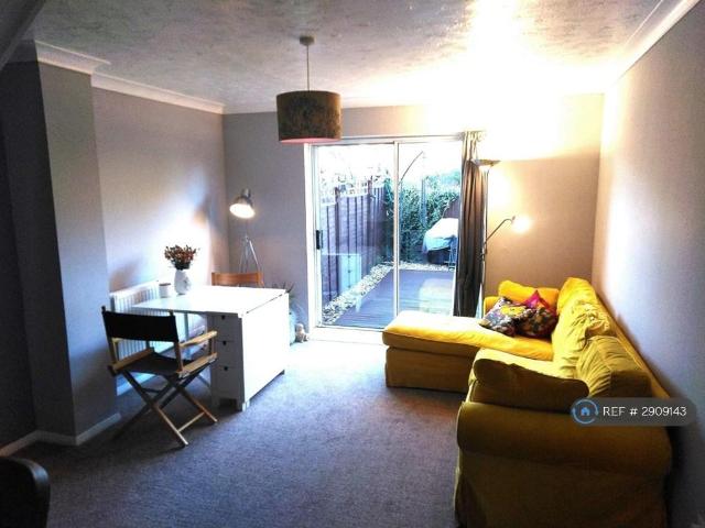 2 bedroom semi detached house to rent