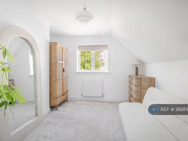 2 bedroom semi detached house to rent