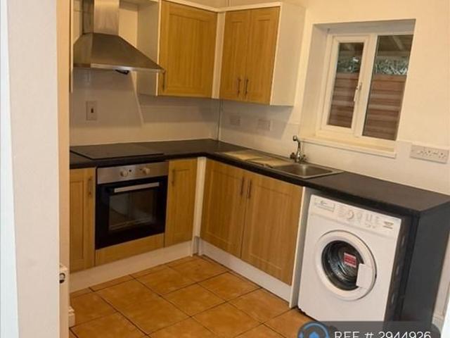 2 bedroom semi detached house to rent