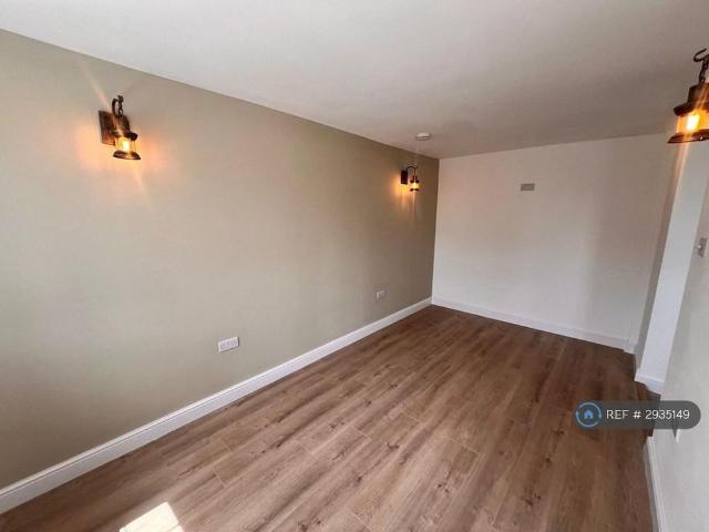 2 bedroom semi detached house to rent