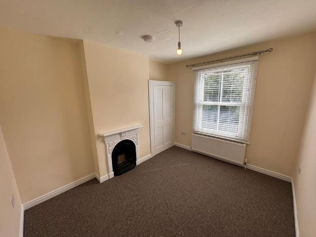 2 bedroom semi detached house to rent
