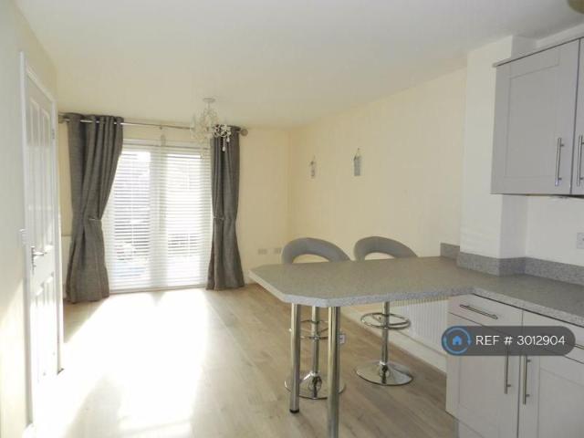 2 bedroom semi detached house to rent