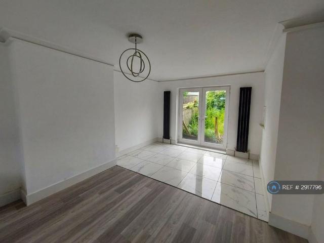 2 bedroom semi detached house to rent