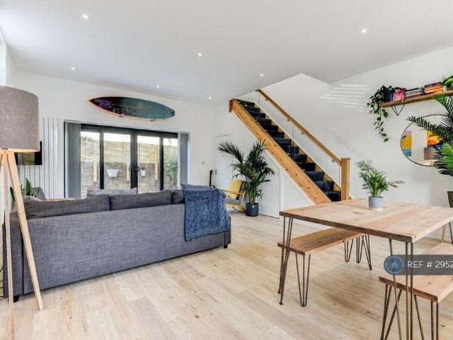 2 bedroom semi detached house to rent