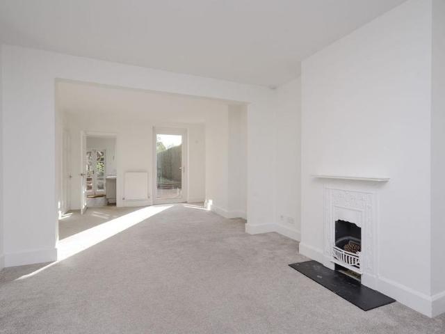 2 bedroom semi detached house to rent