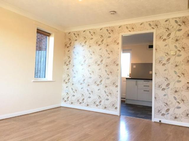 2 bedroom semi detached house to rent