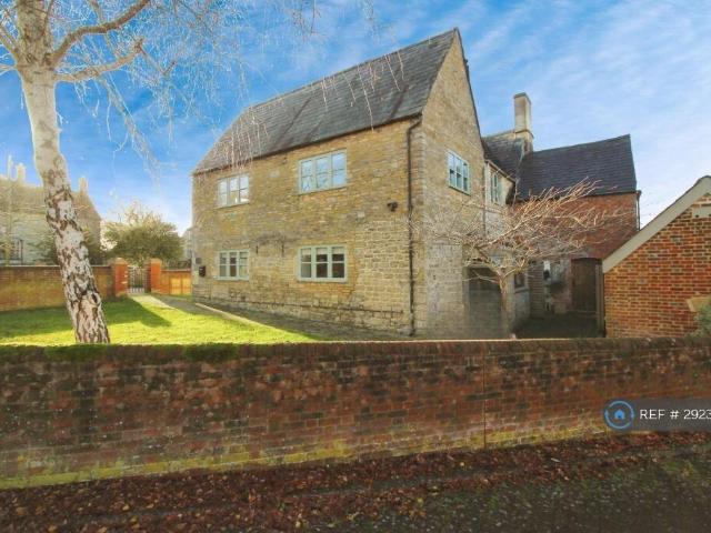 2 bedroom semi detached house to rent