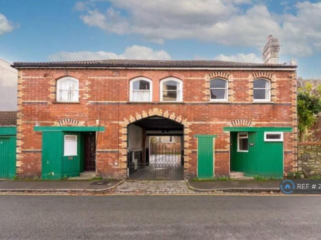 2 bedroom semi detached house to rent