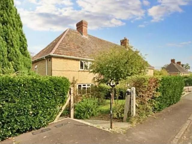 2 bedroom semi detached house to rent