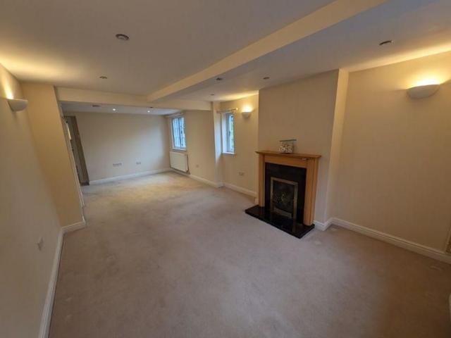 2 bedroom semi detached house to rent