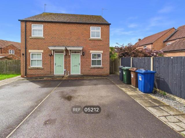2 bedroom semi detached house to rent