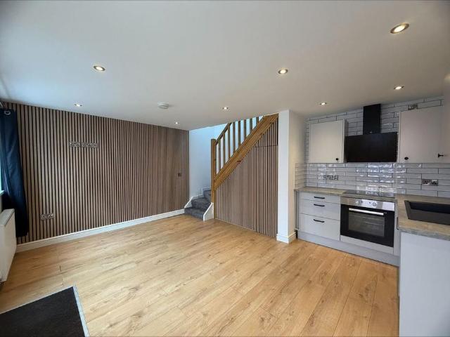 2 bedroom semi detached house to rent