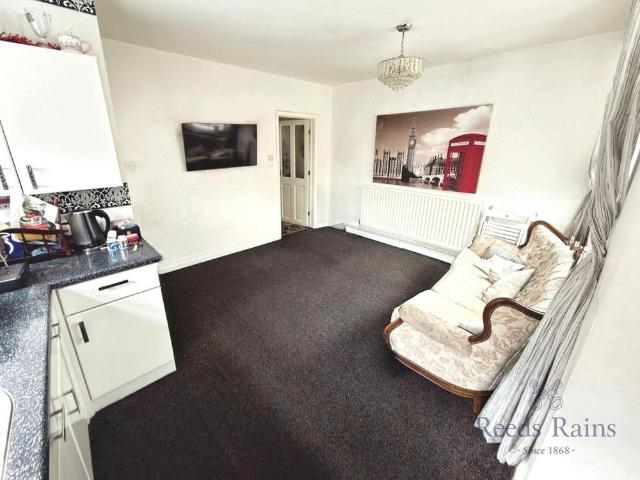 2 bedroom semi detached house to rent
