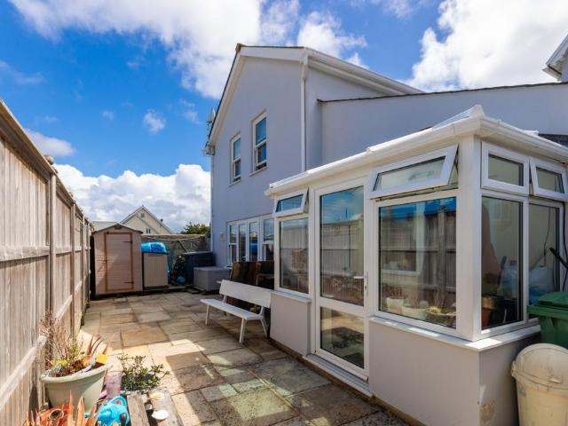 2 bedroom semi detached house to rent