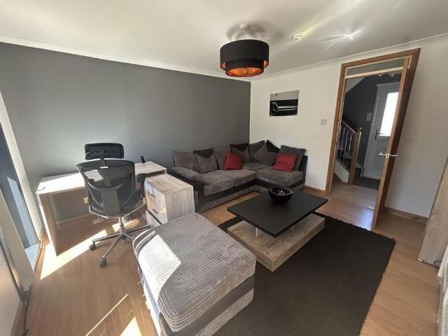 2 bedroom semi detached house to rent