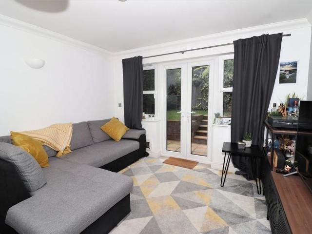 2 bedroom semi detached house to rent