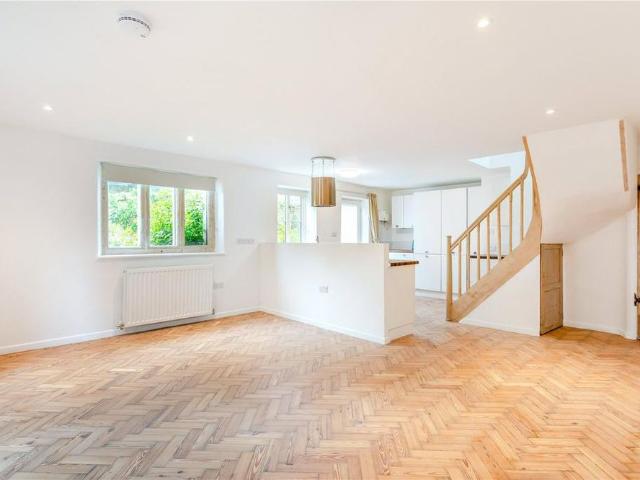 2 bedroom semi detached house to rent