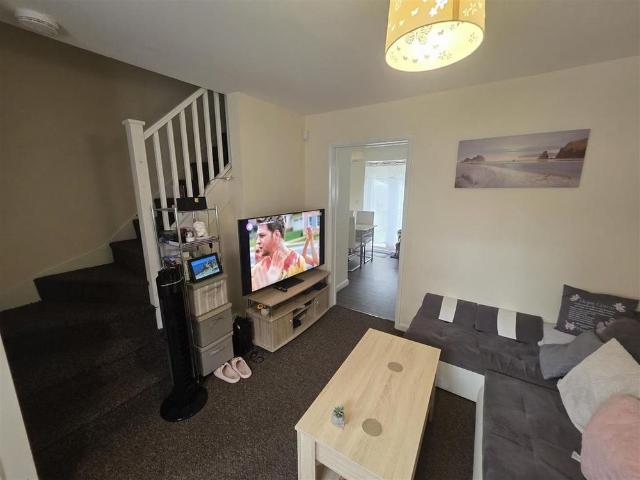 2 bedroom semi detached house to rent