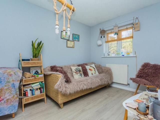 2 bedroom semi detached house to rent