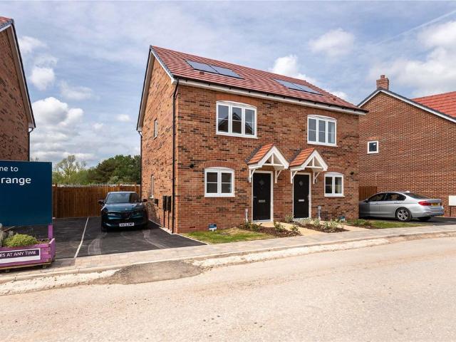 2 bedroom semi detached house to rent