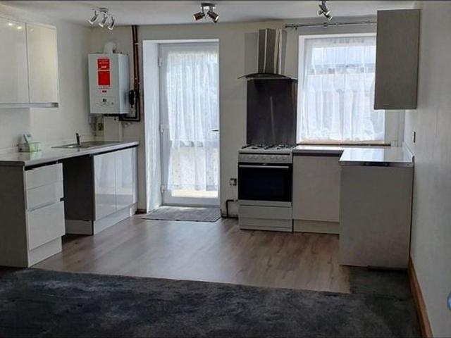 2 bedroom semi detached house to rent