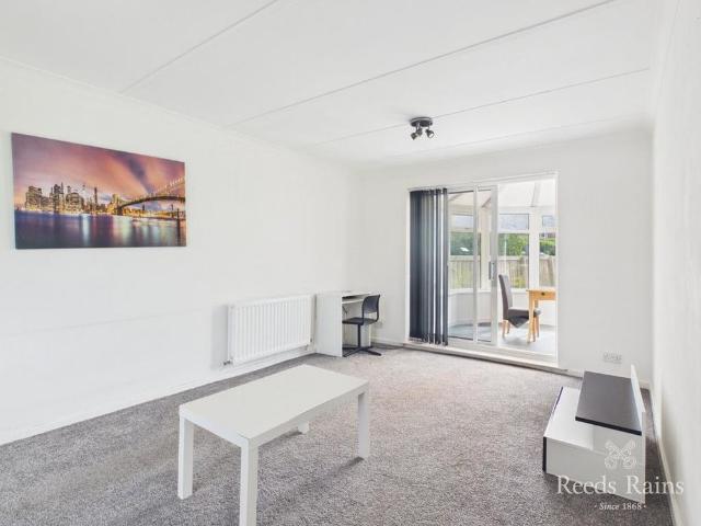 2 bedroom semi detached house to rent