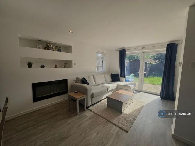 2 bedroom semi detached house to rent