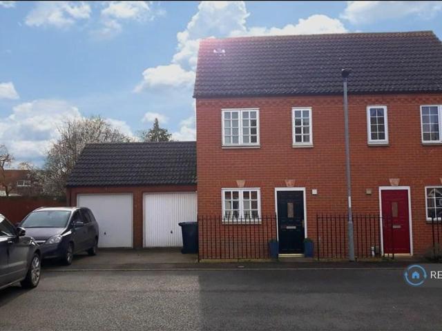 2 bedroom semi detached house to rent