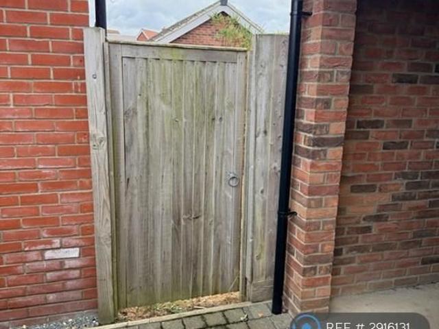 2 bedroom semi detached house to rent