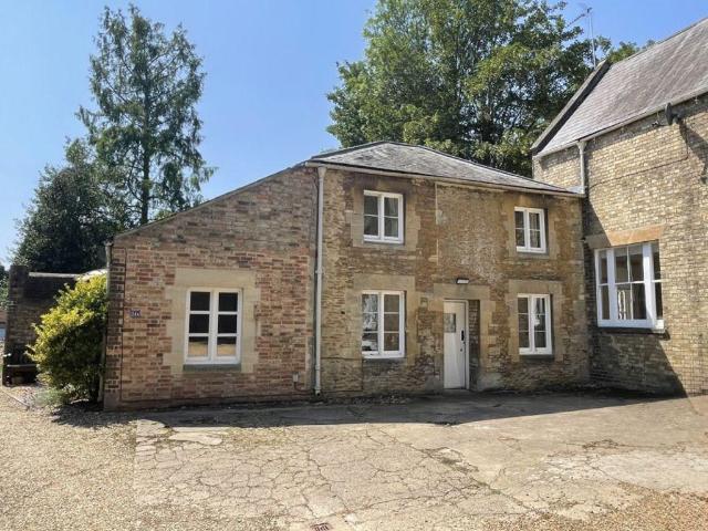 2 bedroom semi detached house to rent