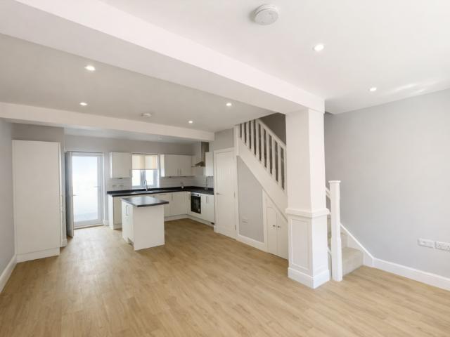 2 bedroom semi detached house to rent