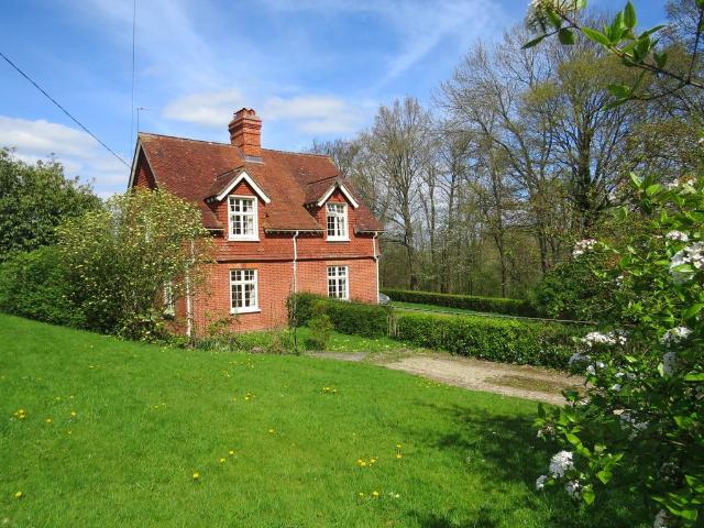 2 bedroom semi detached house to rent