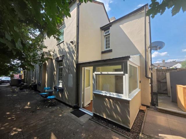 2 bedroom semi detached house to rent