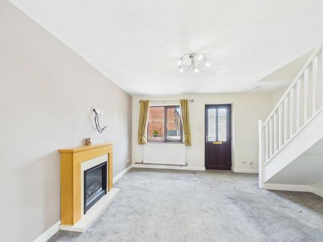 2 bedroom semi detached house to rent