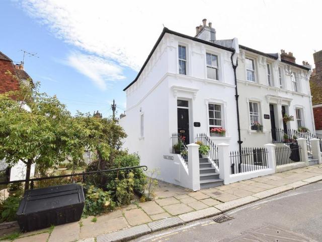 2 bedroom semi detached house to rent