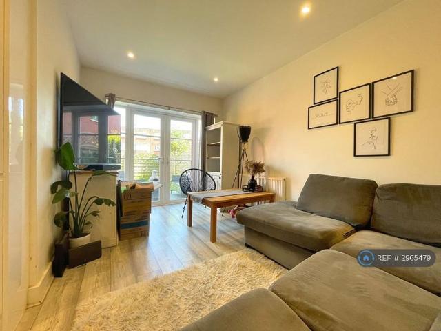 2 bedroom semi detached house to rent