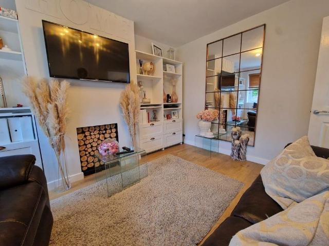 2 bedroom semi detached house to rent