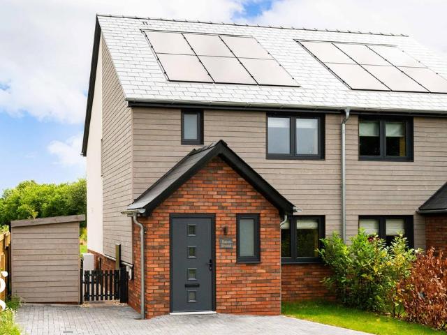 2 bedroom semi detached house to rent