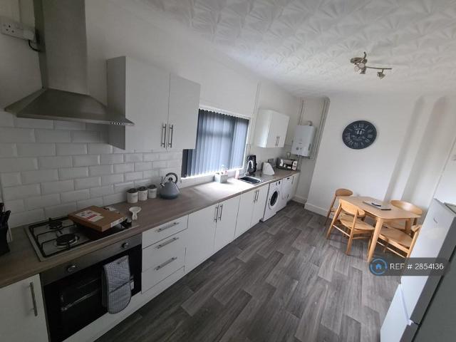 2 bedroom semi detached house to rent