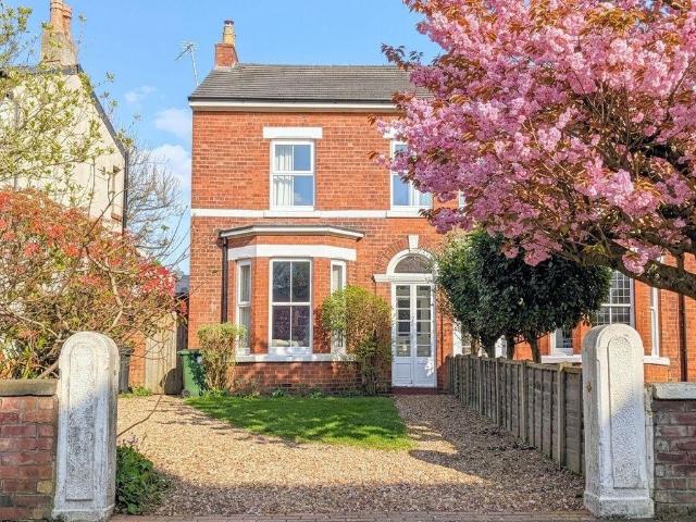 2 bedroom semi detached house to rent